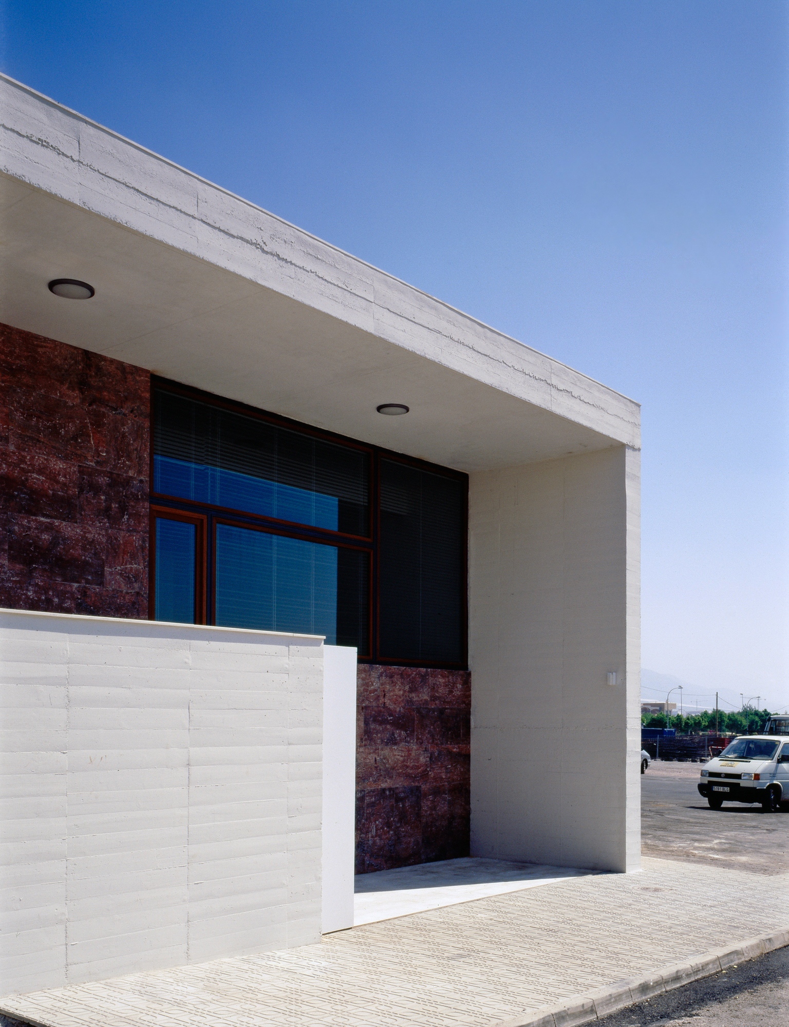 Police Headquarters and municipal offices in Vícar | gabriel verd